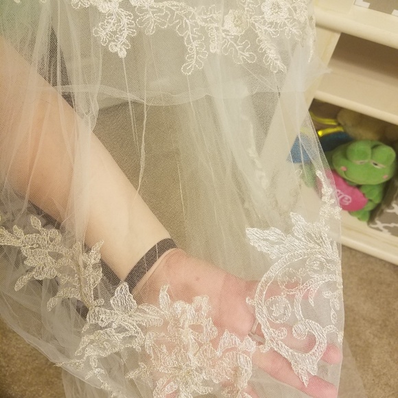 Oleg Cassini | Dresses | Oleg Cassini Cathedral Veil | Poshmark